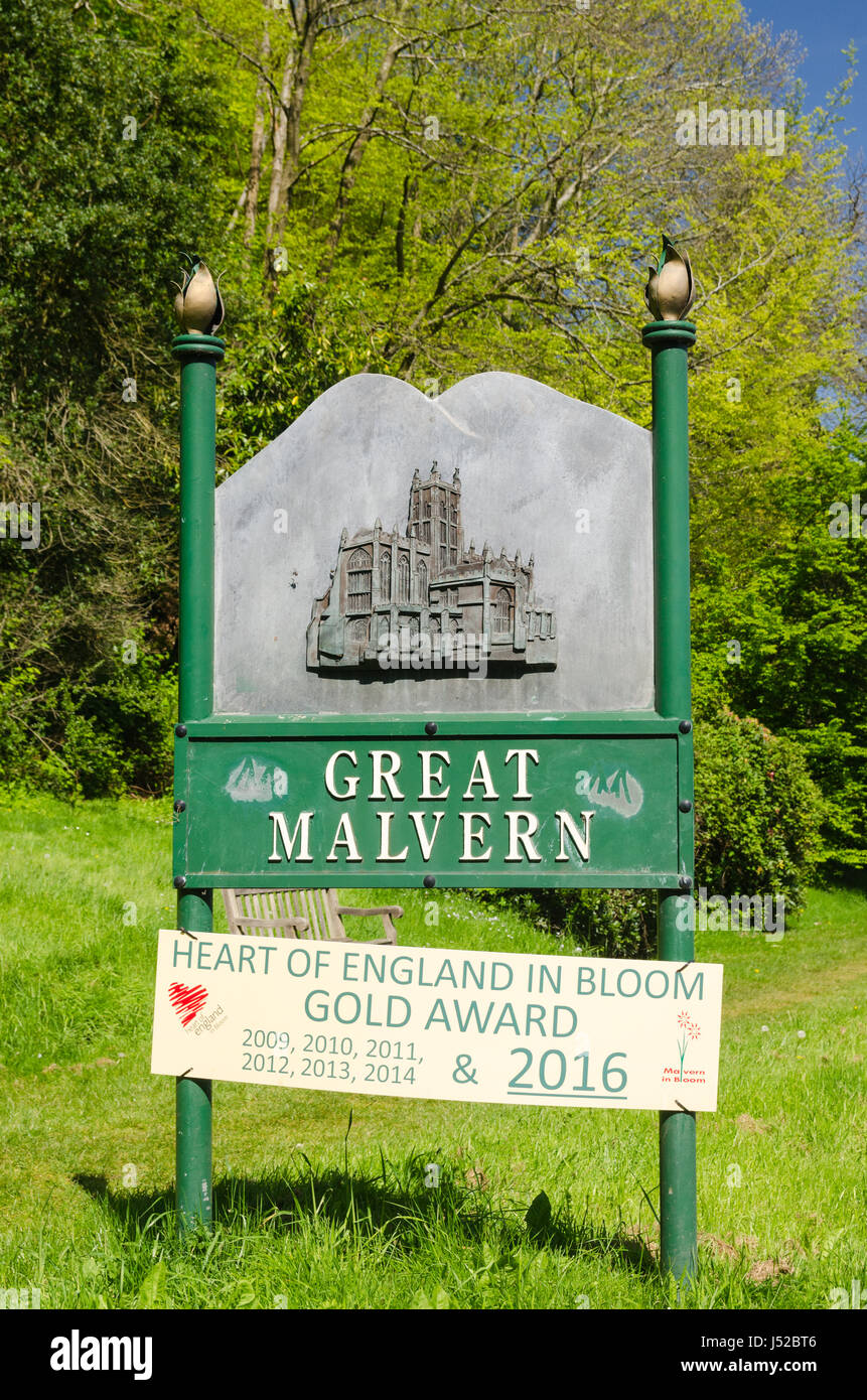 Town entrance sign hi-res stock photography and images - Alamy