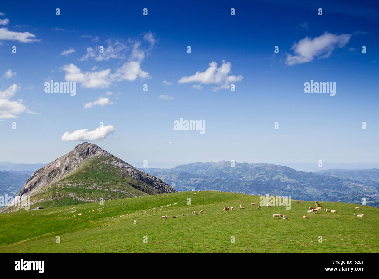 Txindoki mountain hi-res stock photography and images - Alamy
