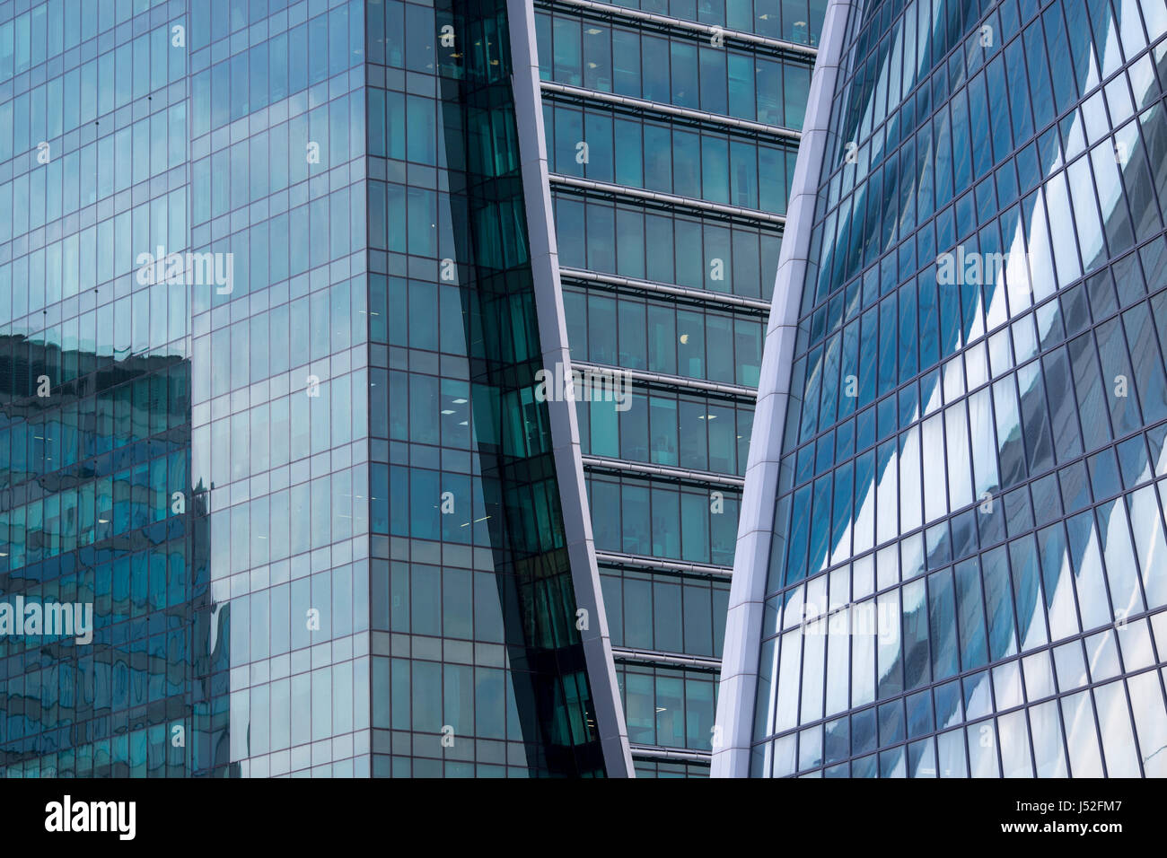 Skyscraper glass window close up hi-res stock photography and images ...