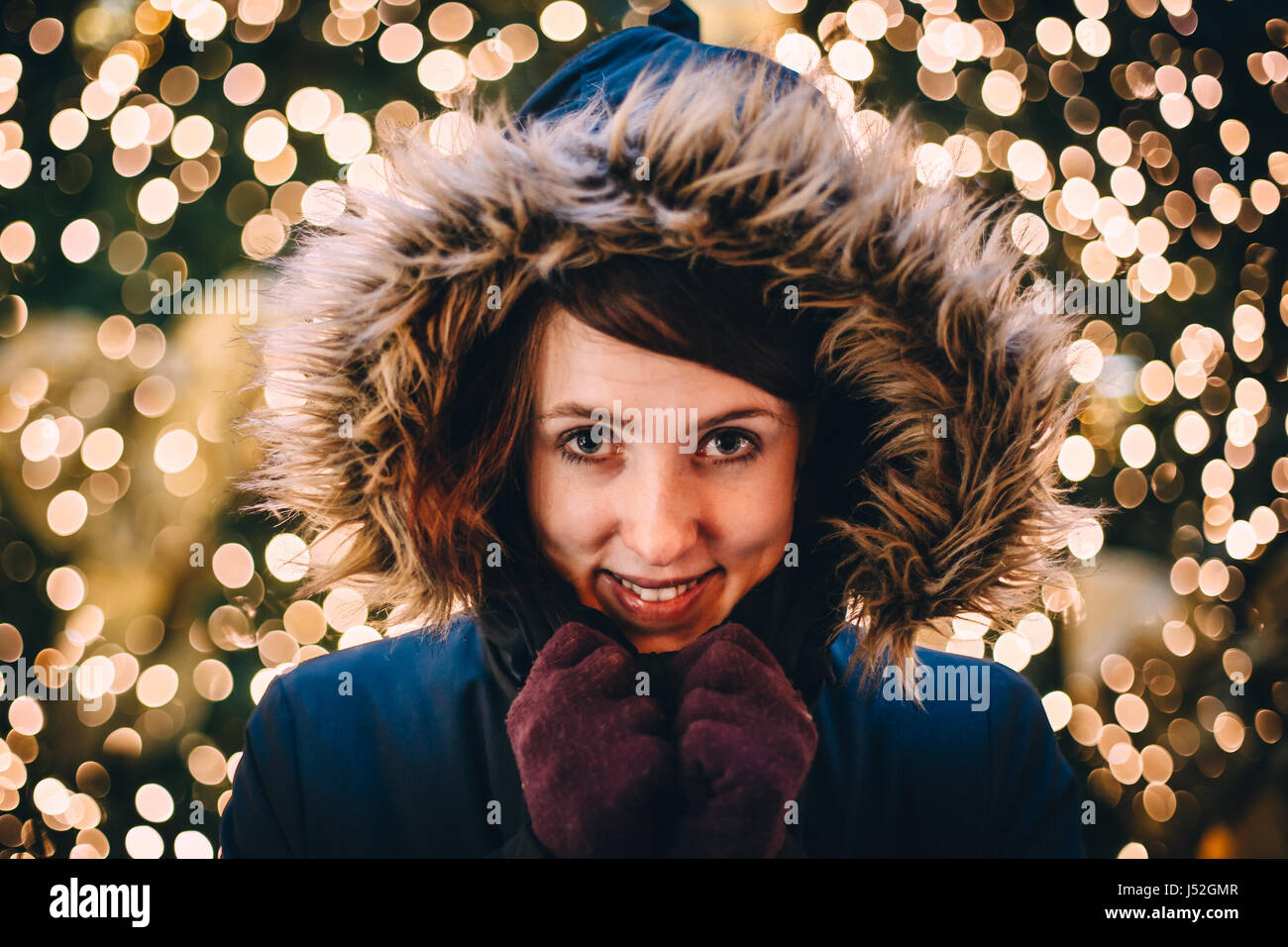 Freezing woman hi-res stock photography and images - Alamy