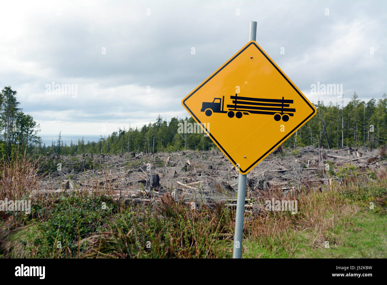 Logging truck vancouver island bc hi-res stock photography and images ...