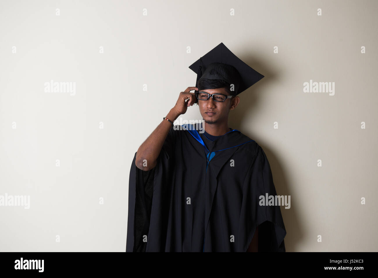 indian male graduate Stock Photo - Alamy