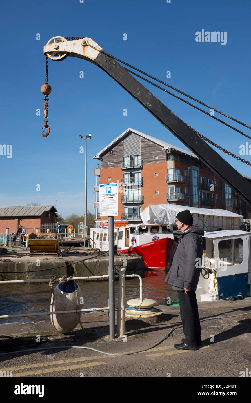 Cardiff bay crane hi-res stock photography and images - Alamy