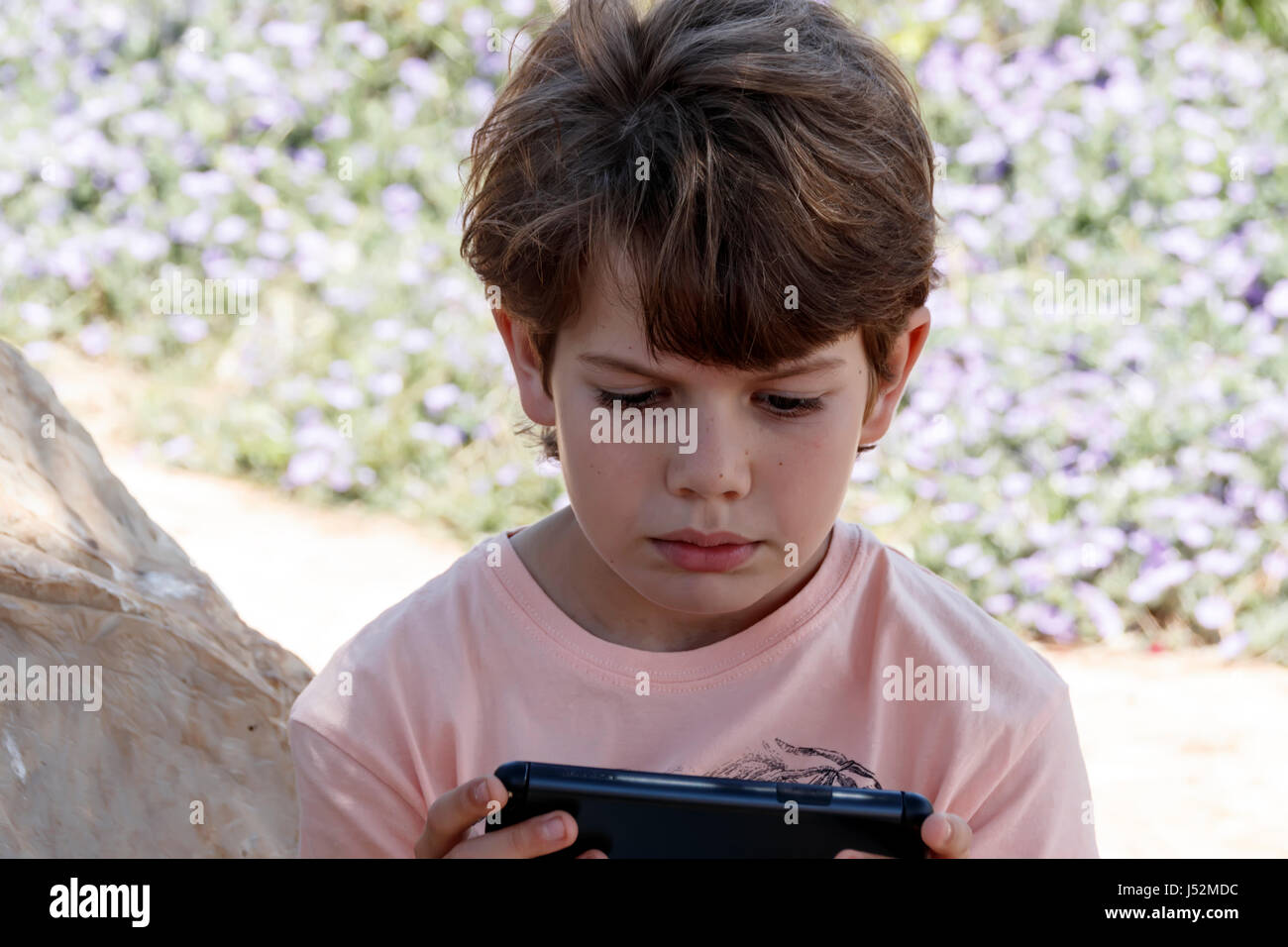 Person hand device hi-res stock photography and images - Alamy