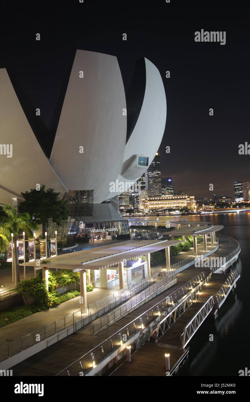 MBS, Helix Bridge & Arts Science Museum Stock Photo - Alamy