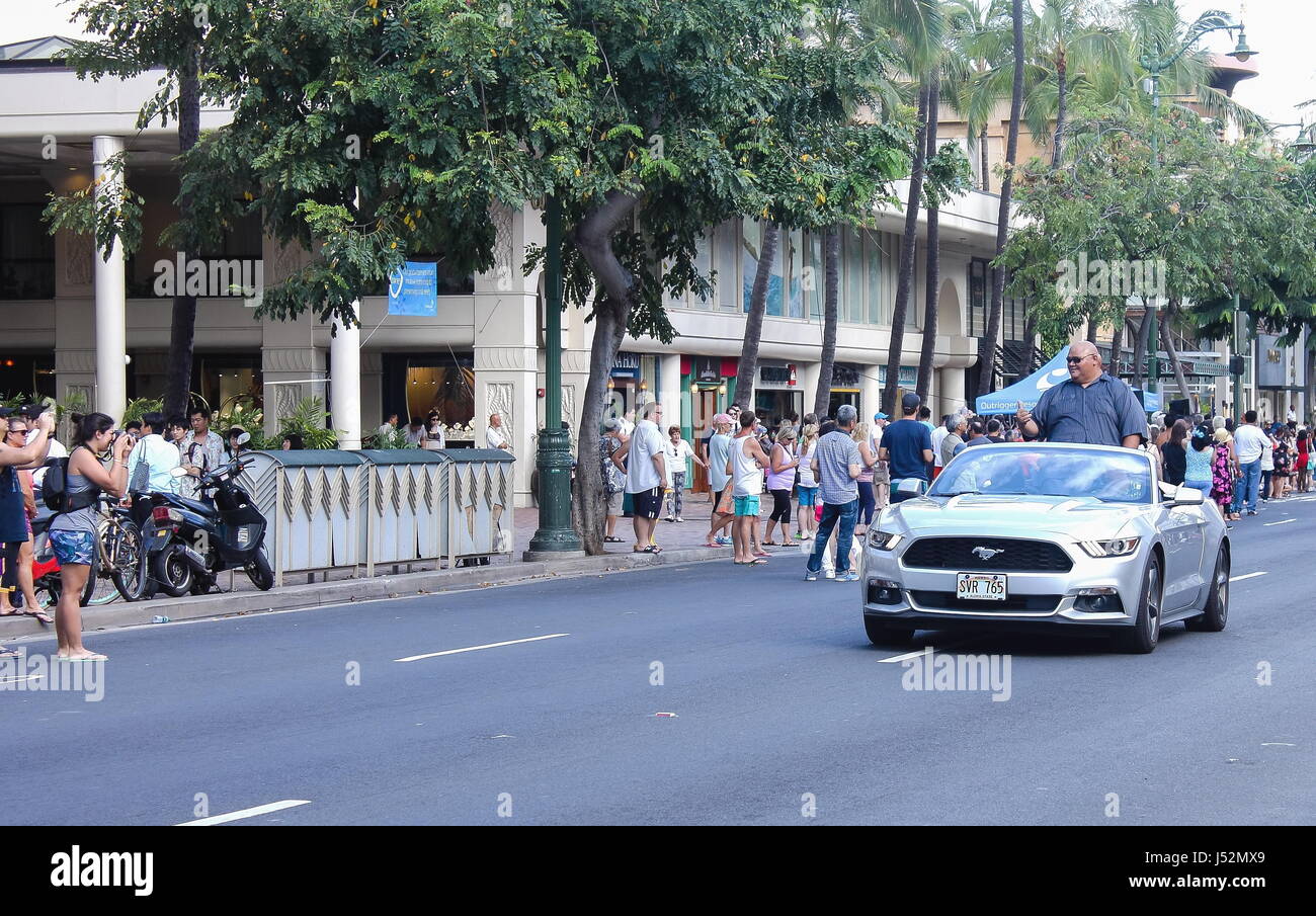Honolulu, Hawaii, USA - May 30, 2016: Waikiki Memorial Day Parade ...