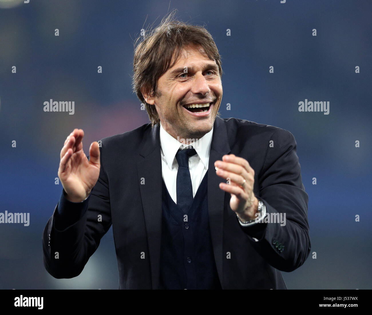 Chelsea manager antonio conte celebrates victory hi-res stock ...
