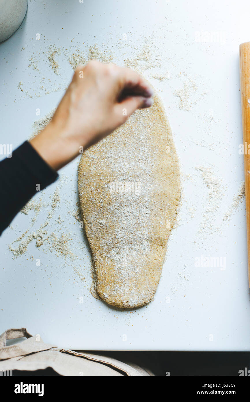 Dusting dough hi-res stock photography and images - Alamy