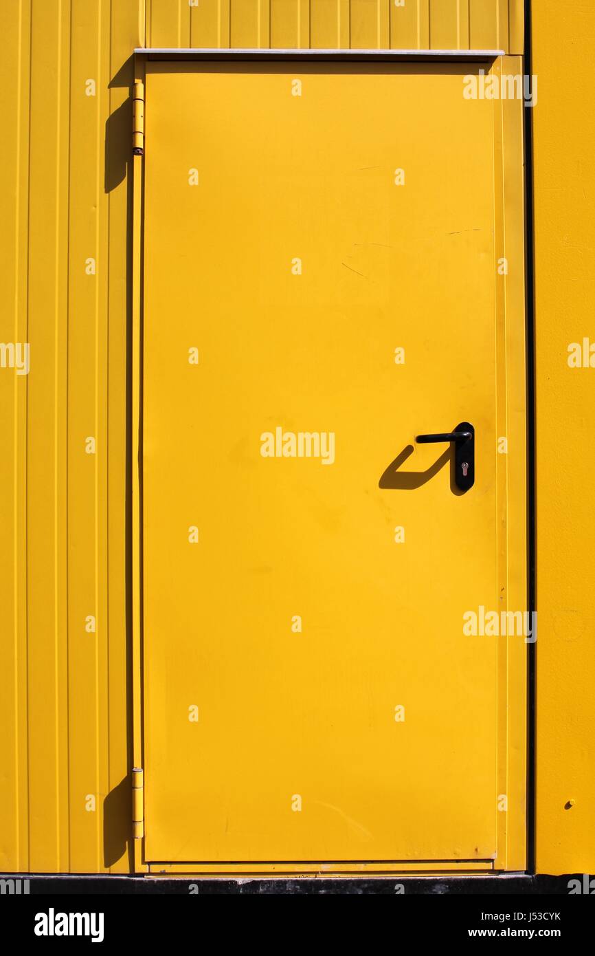 Door of container hi-res stock photography and images - Alamy