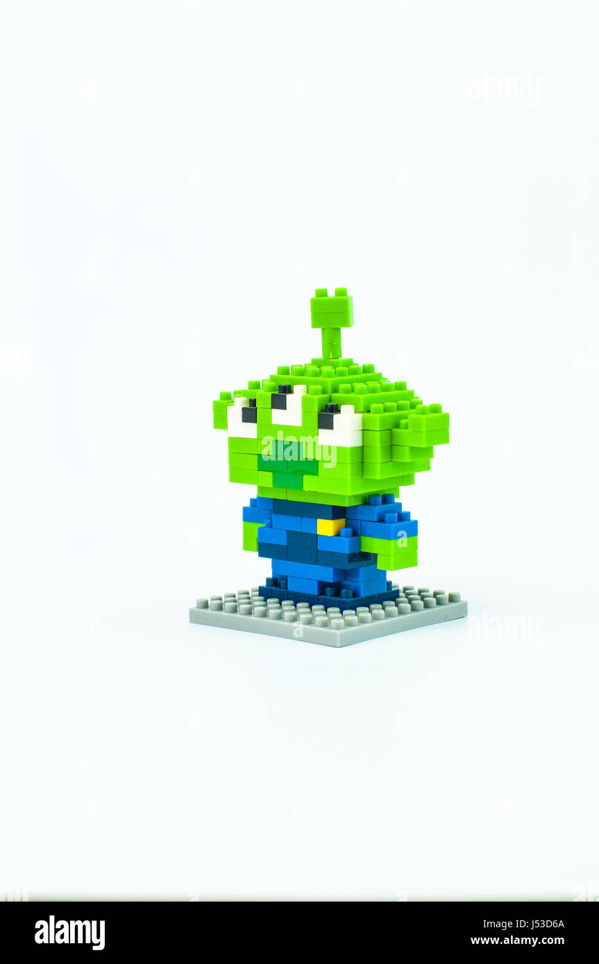 Little green man alien cartoon hi-res stock photography and images - Alamy