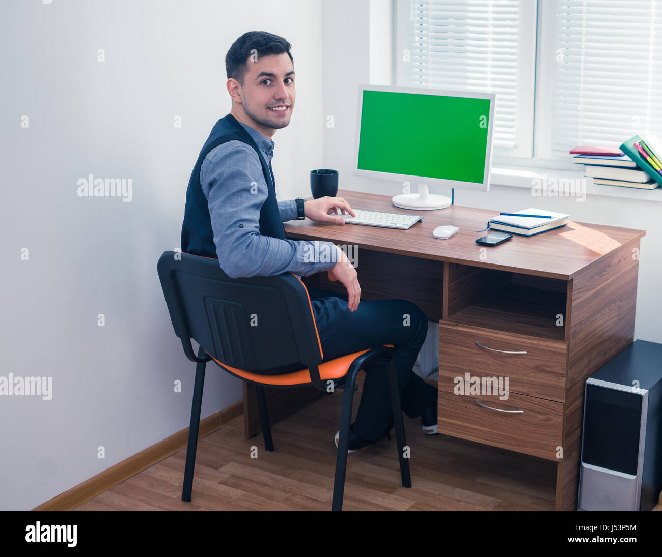 Happy office worker hi-res stock photography and images - Alamy
