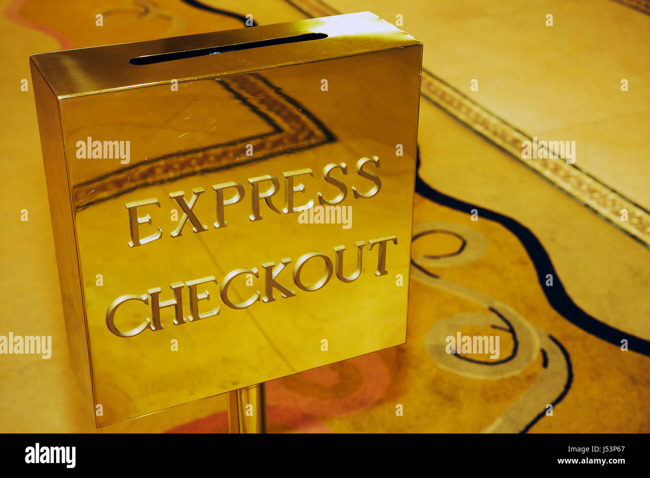 Express checkout hi-res stock photography and images - Alamy