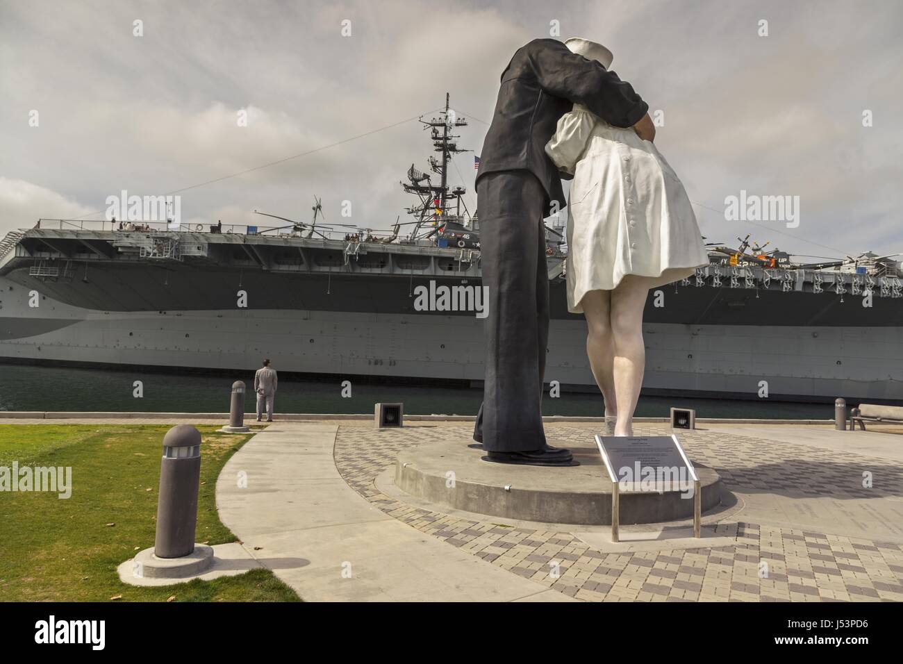 Statue Of Sailor Kissing Nurse In San Diego at Pearl Peterson blog