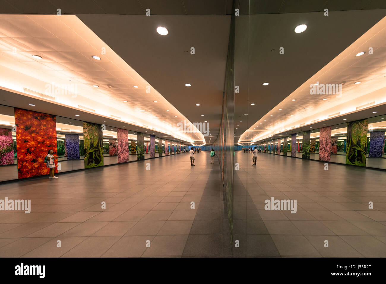 Singapore MRT Station, public transportation Stock Photo - Alamy