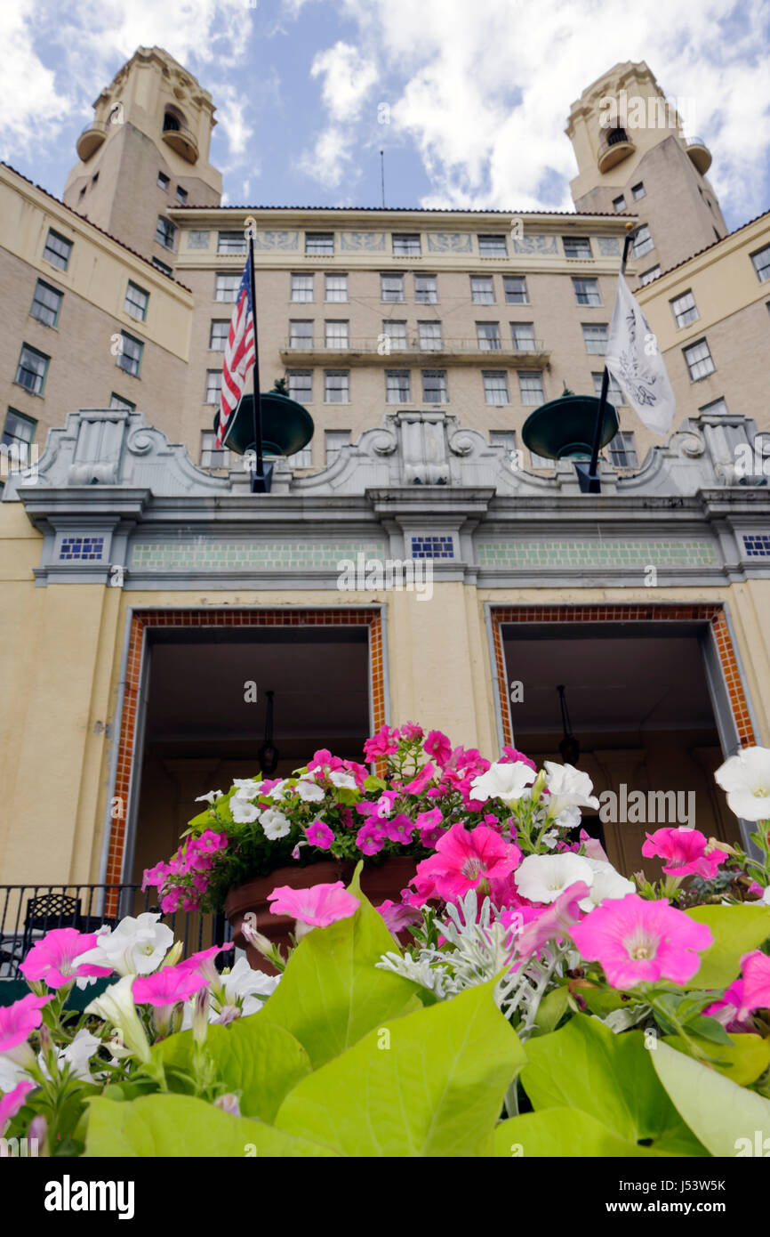 Having two towers hi-res stock photography and images - Alamy