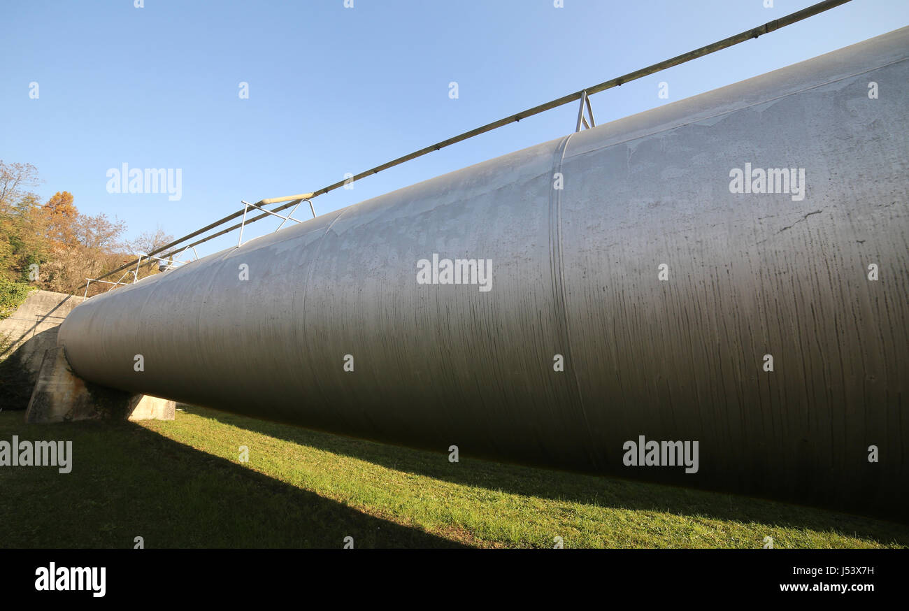 very long steel pipe for the transport of gases or oil under ...