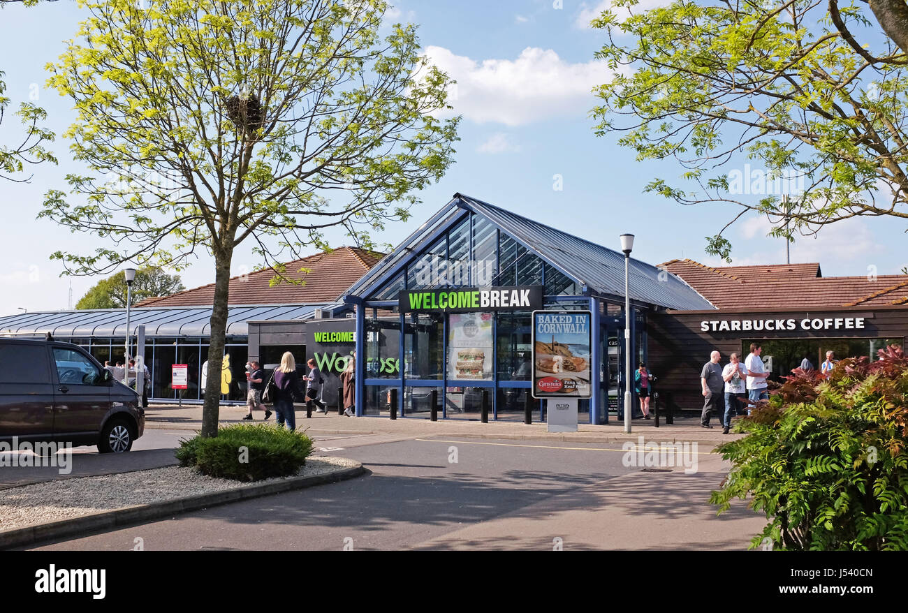 The Warwick Welcome Break motorway service station on the M40 motorway ...