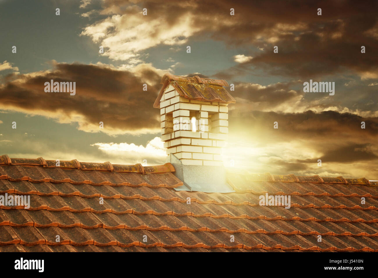 Chimney stack on house hi-res stock photography and images - Alamy