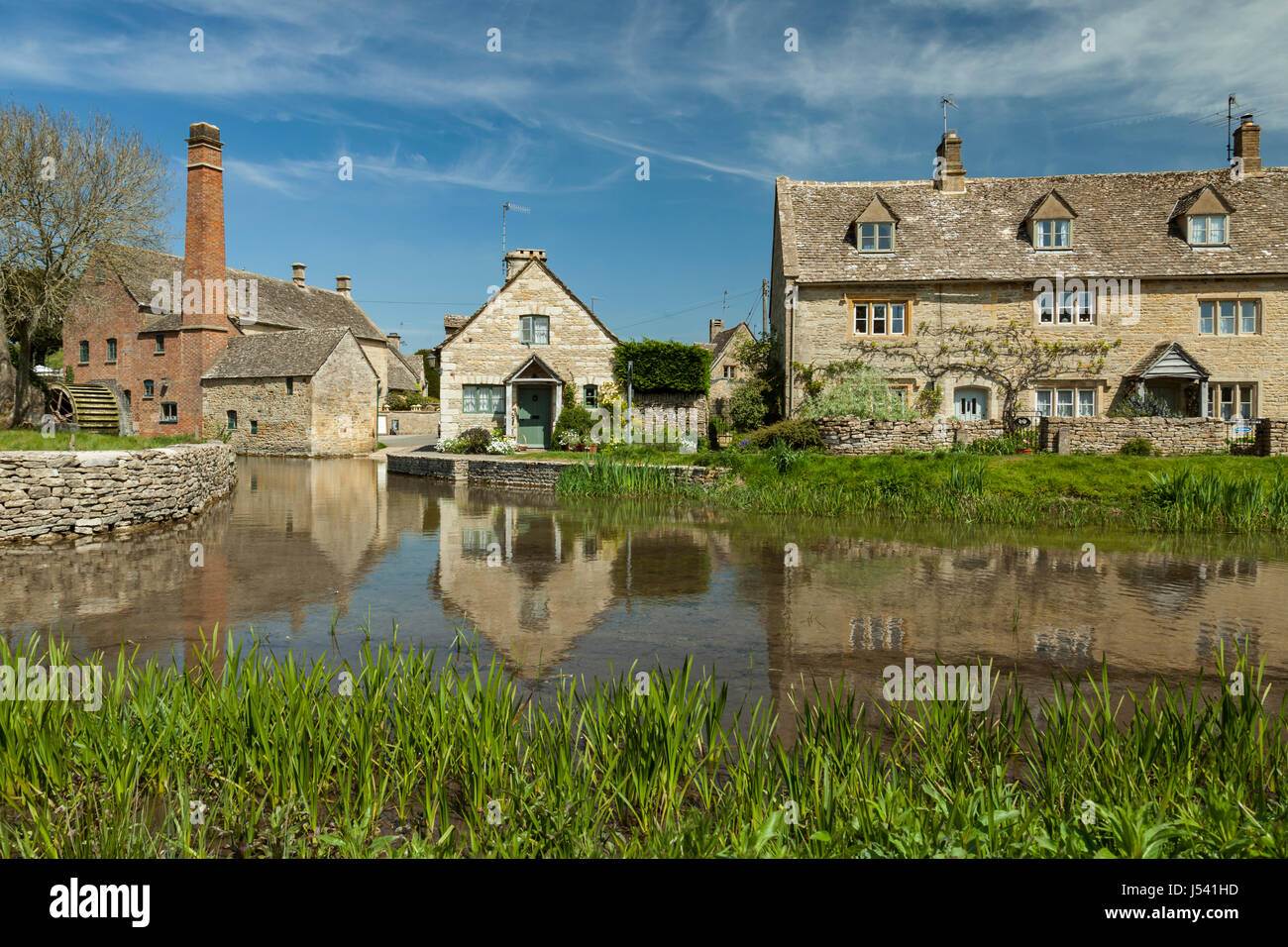 Lower slaughter cotswolds village hi-res stock photography and images ...