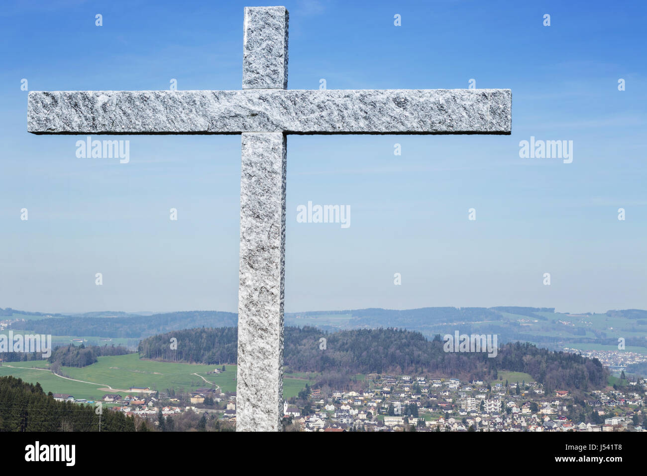 Cross village green hi-res stock photography and images - Alamy