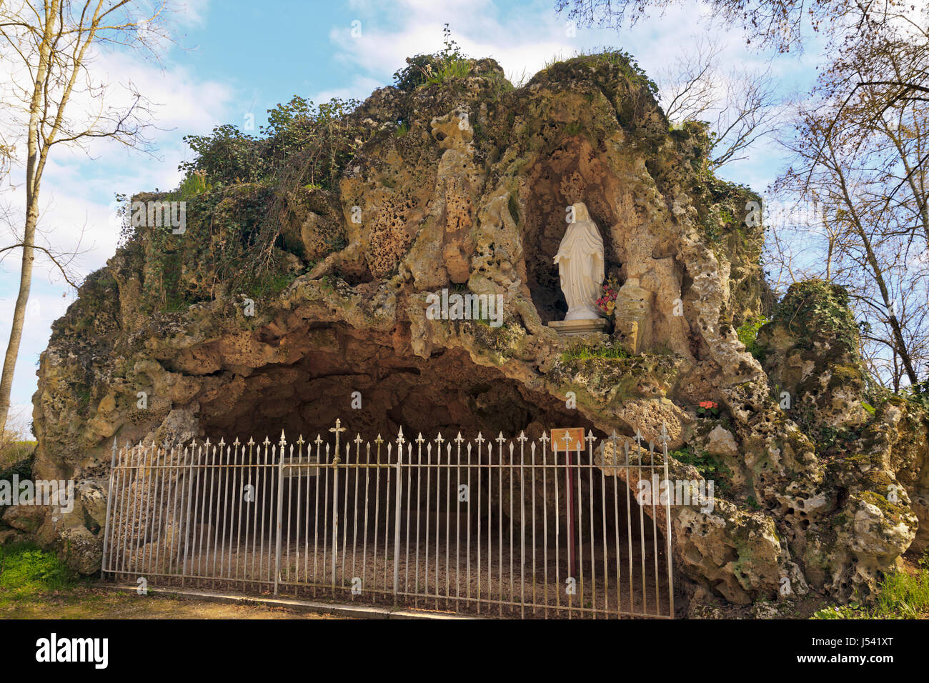Lourdes grotte hi-res stock photography and images - Alamy