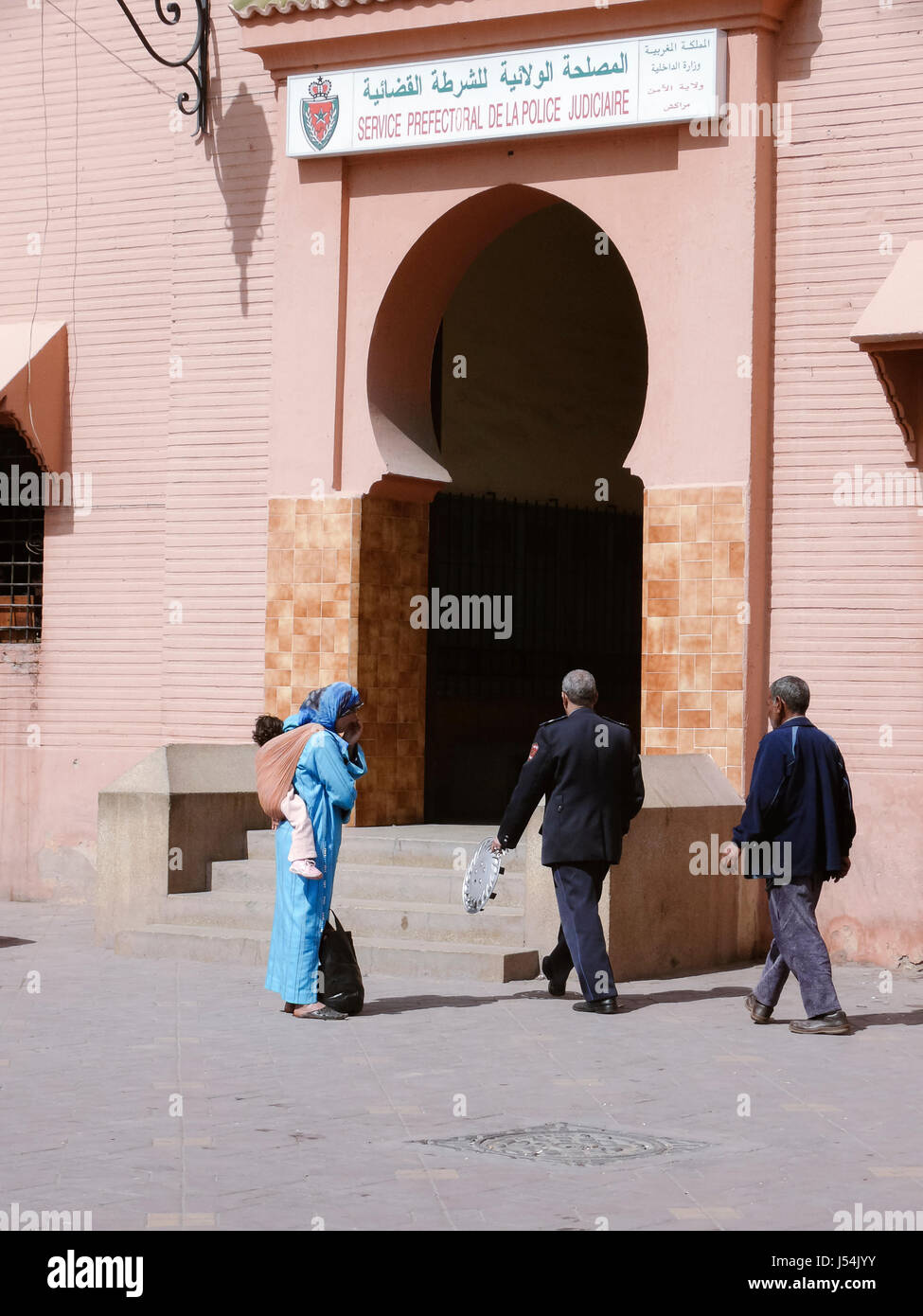 Woman and child visiting government offices building Stock Photo - Alamy