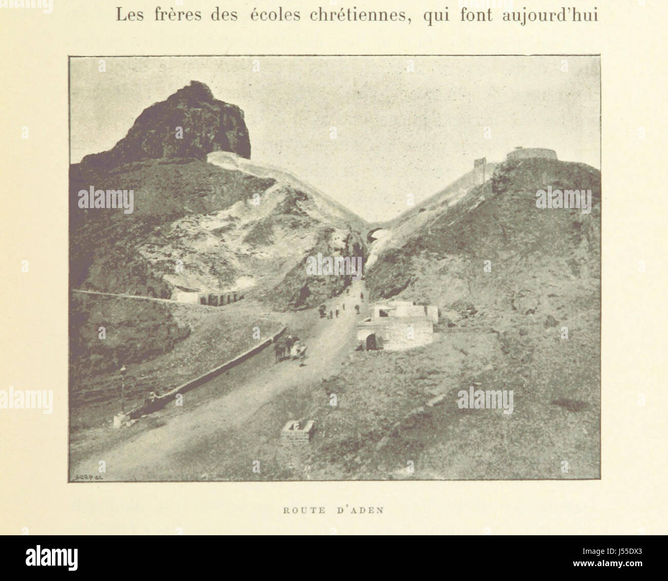 Le Pays des Pharaons is a historical book exploring ancient Egypt ...
