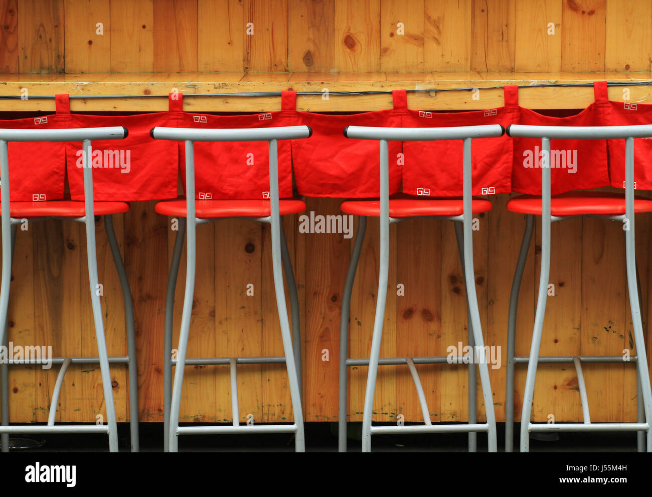 Clear chairs hi-res stock photography and images - Alamy