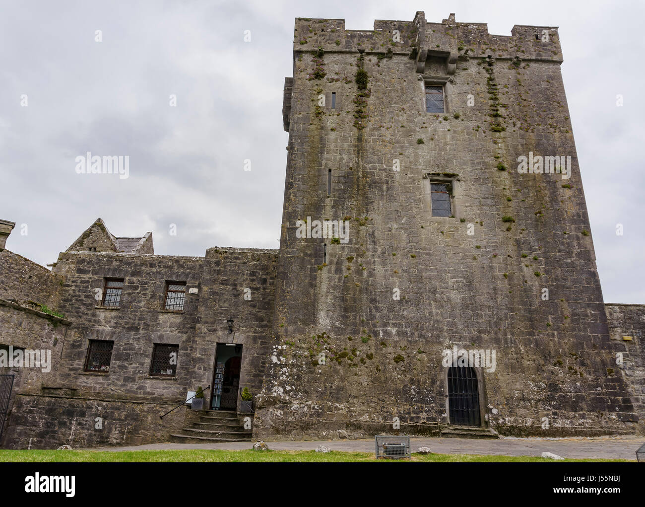 16th century tower house hi-res stock photography and images - Alamy