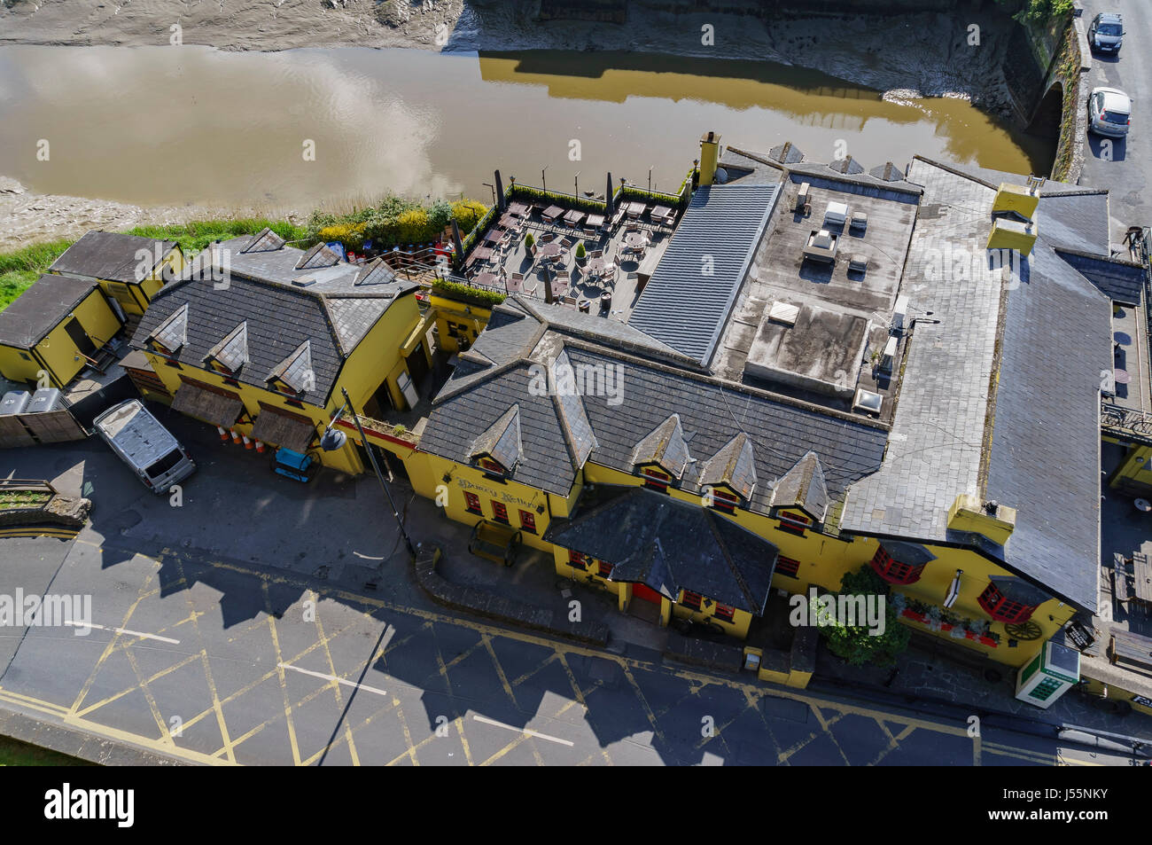 Bunratty castle aerial hi-res stock photography and images - Alamy