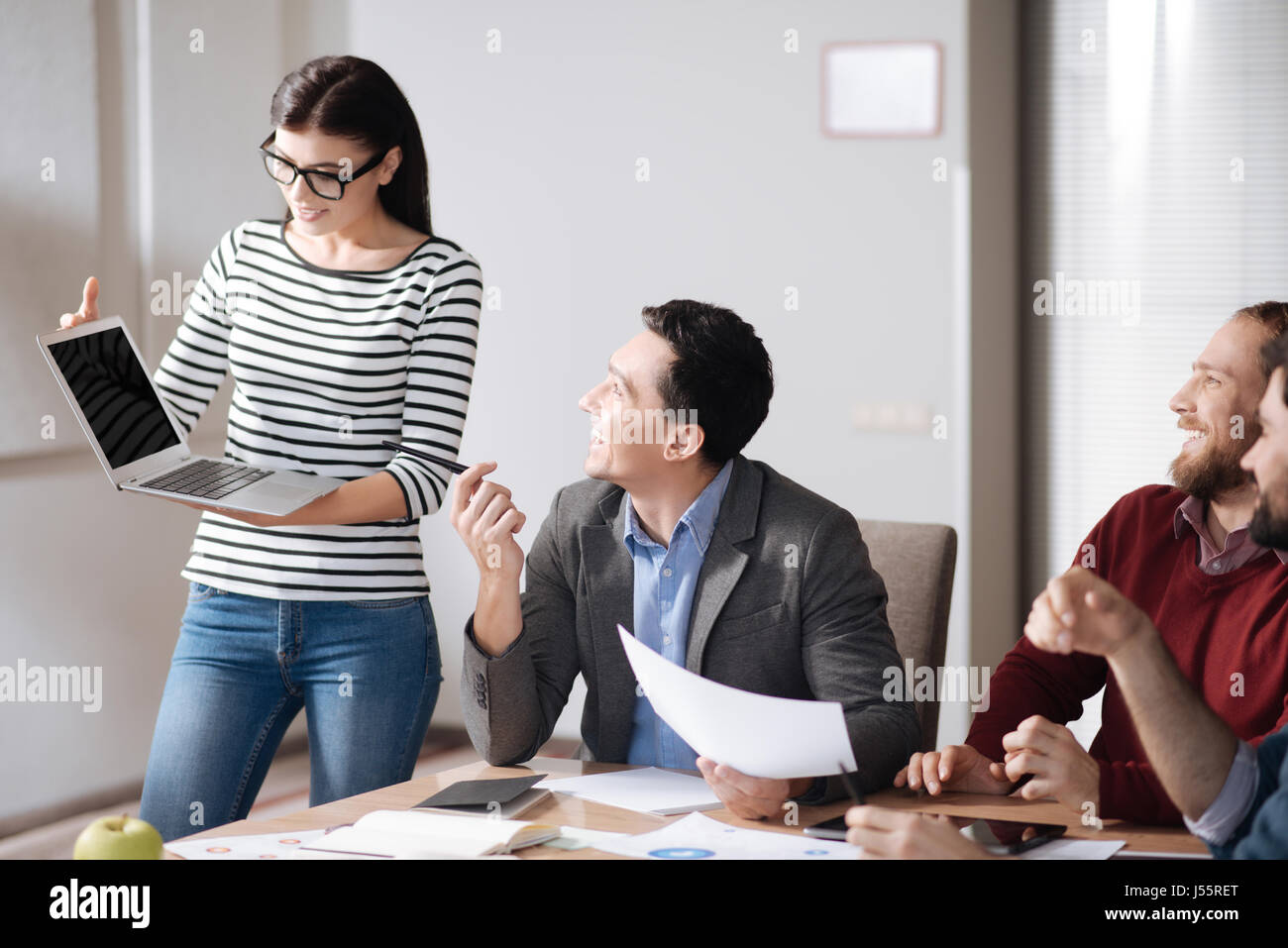 Presenting documents hi-res stock photography and images - Alamy
