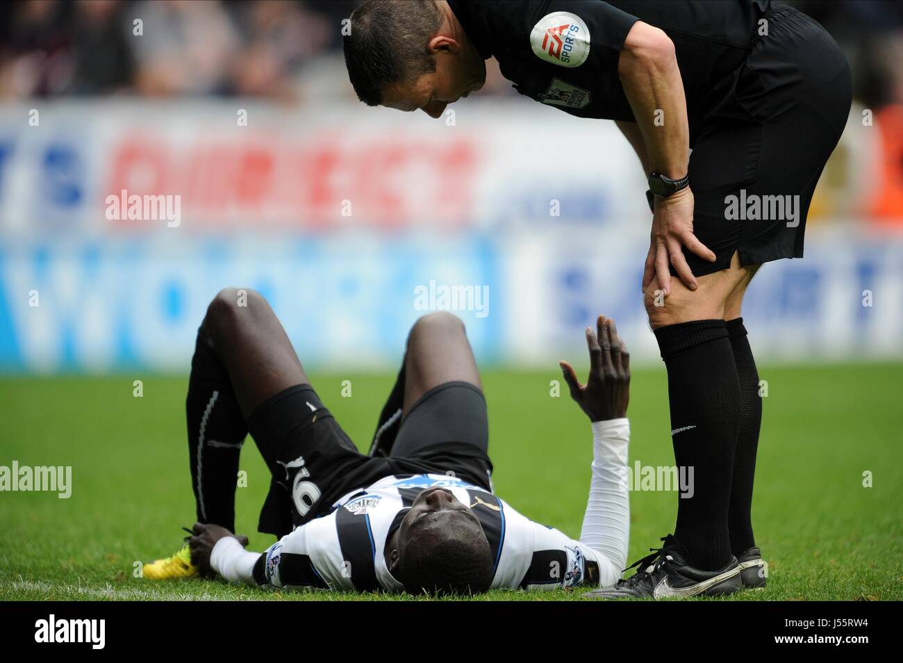 CHEIK TIOTE DAN GOSLING NEWCASTLE UNITED FC NEWCASTLE UNITED FC ST ...
