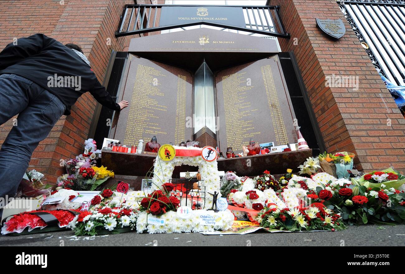 Hillsborough memorial anfield liverpool fc hi-res stock photography and ...