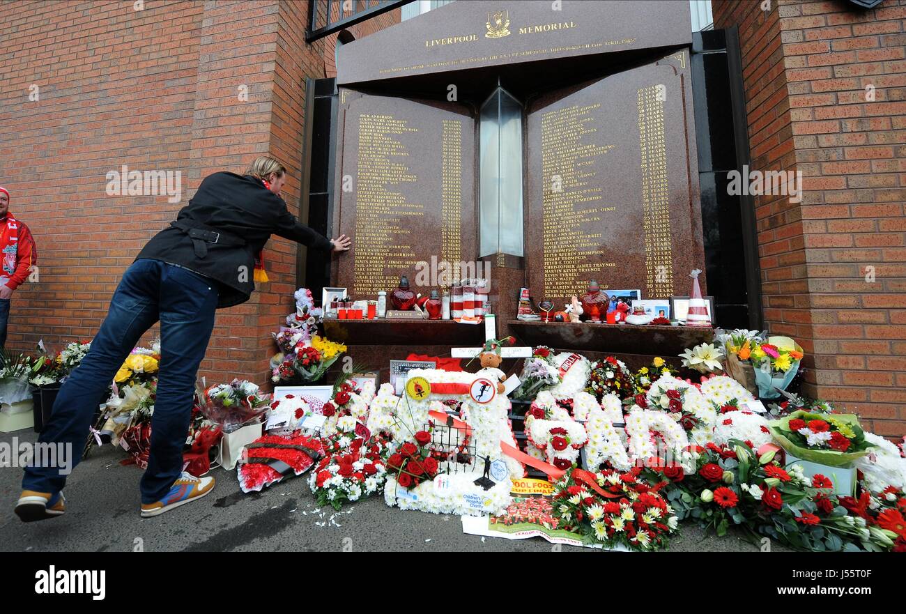 HILLSBOROUGH MEMORIAL TRIBUTES LIVERPOOL FC V MANCHESTER CITY ANFIELD ...