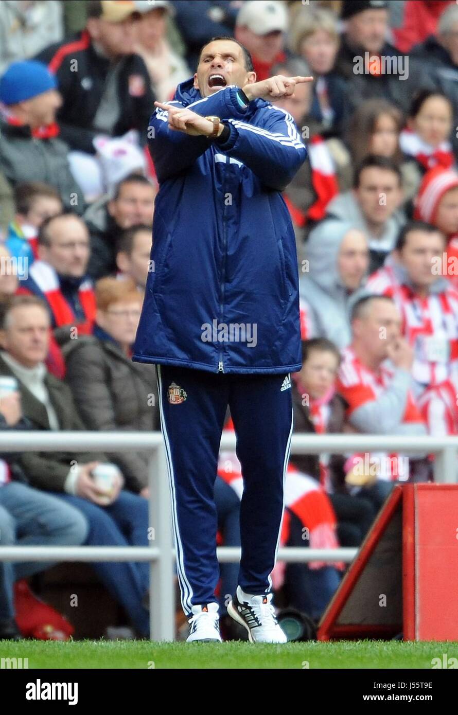 Football manager gus poyet hi-res stock photography and images - Alamy