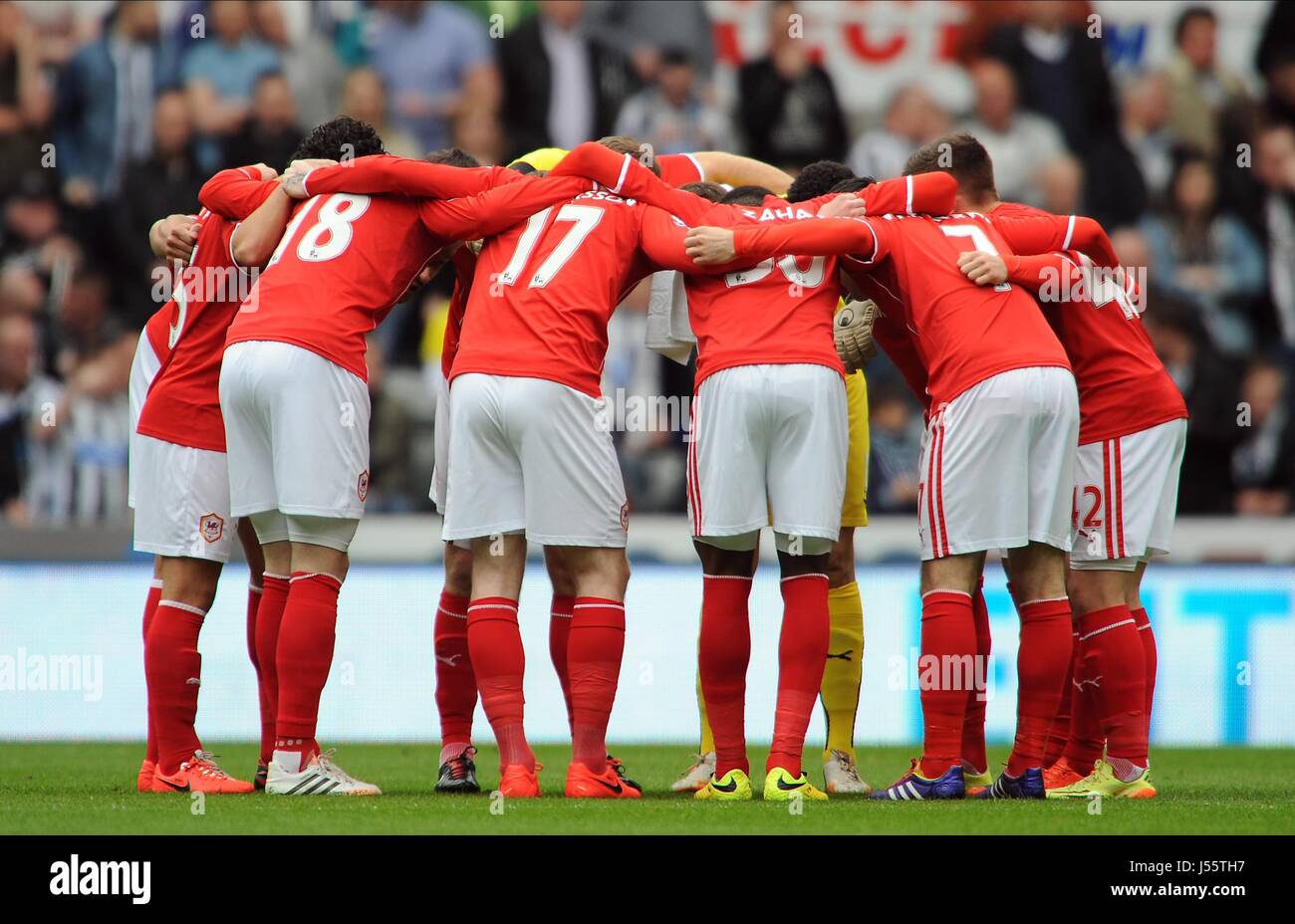 Cardiff city fc huddle hi-res stock photography and images - Alamy