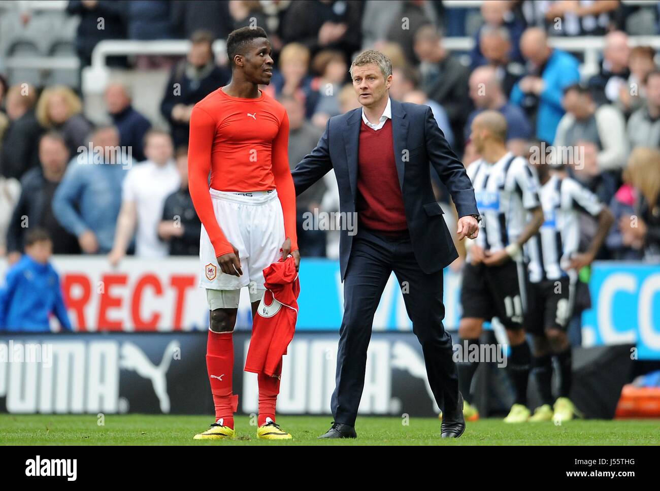 Cardiff city fc group hi-res stock photography and images - Alamy