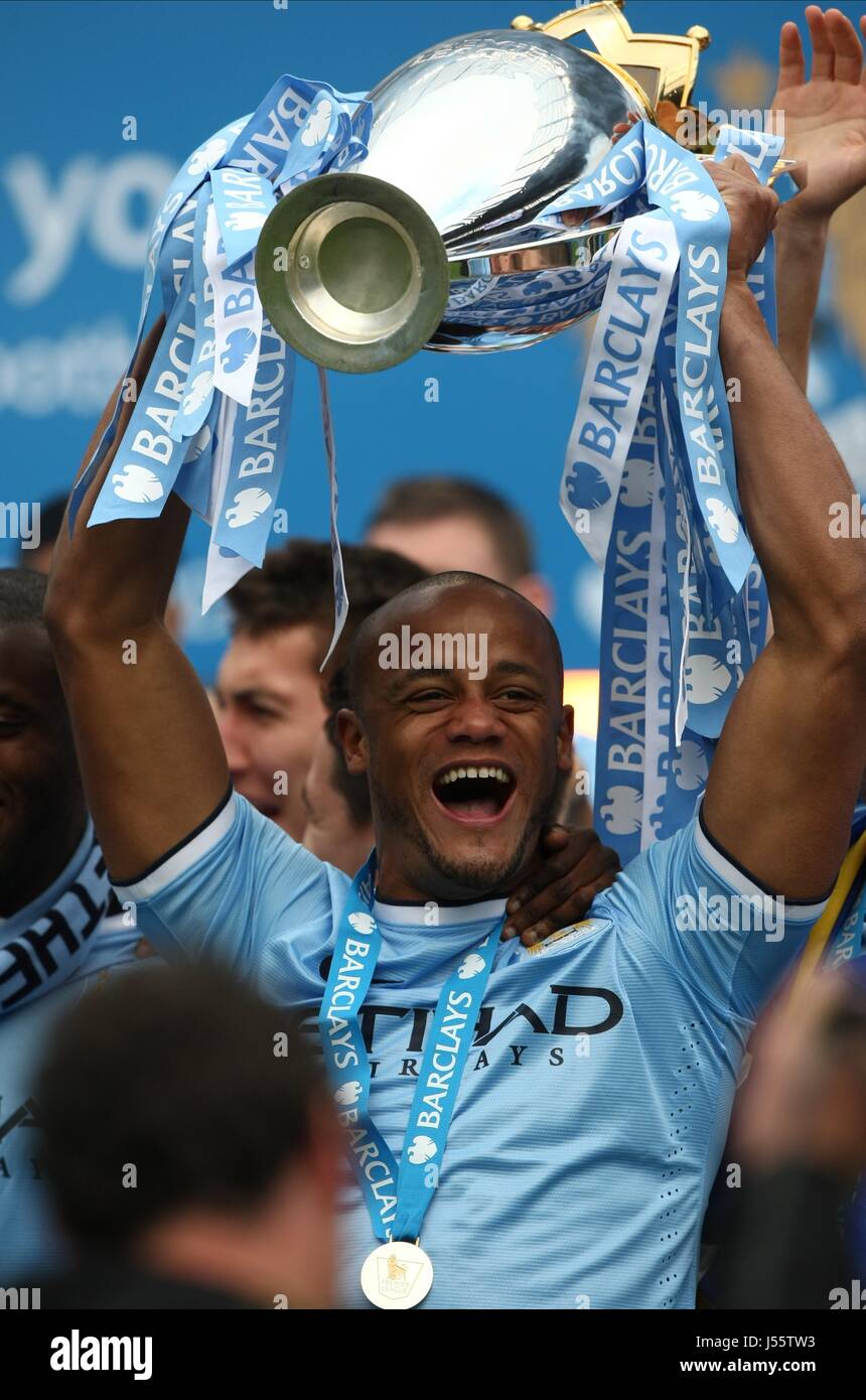 VINCENT KOMPANY WITH TROPHY MANCHESTER CITY V WEST HAM UNI ETIHAD ...