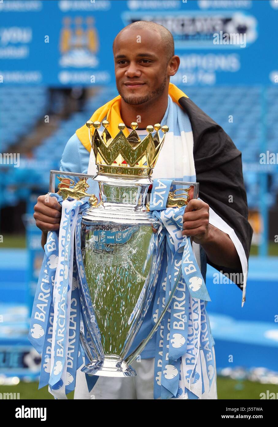 Vincent kompany trophy hi-res stock photography and images - Alamy
