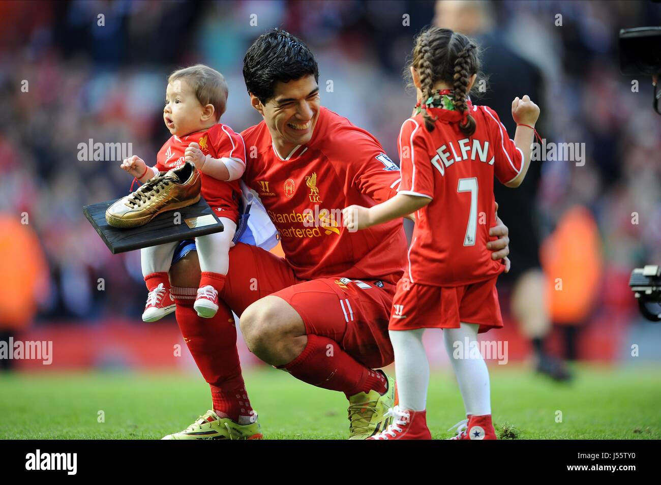 LUIS SUAREZ CHILDREN LIVERPOOL FC LIVERPOOL FC ANFIELD LIVERPOOL ...