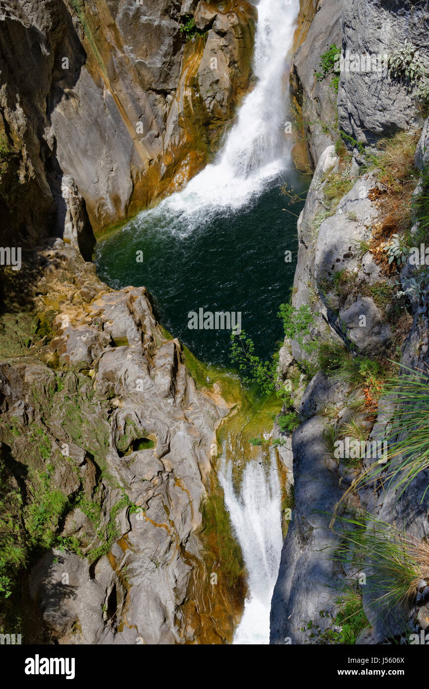 Gubavica waterfall on the Cetina River Stock Photo - Alamy