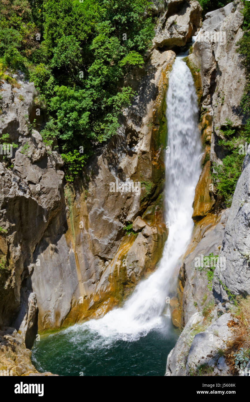 Gubavica waterfall on the Cetina River Stock Photo - Alamy