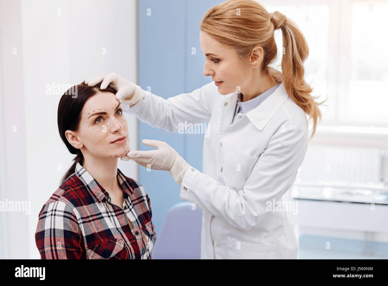 Cosmetic surgeon hi-res stock photography and images - Alamy