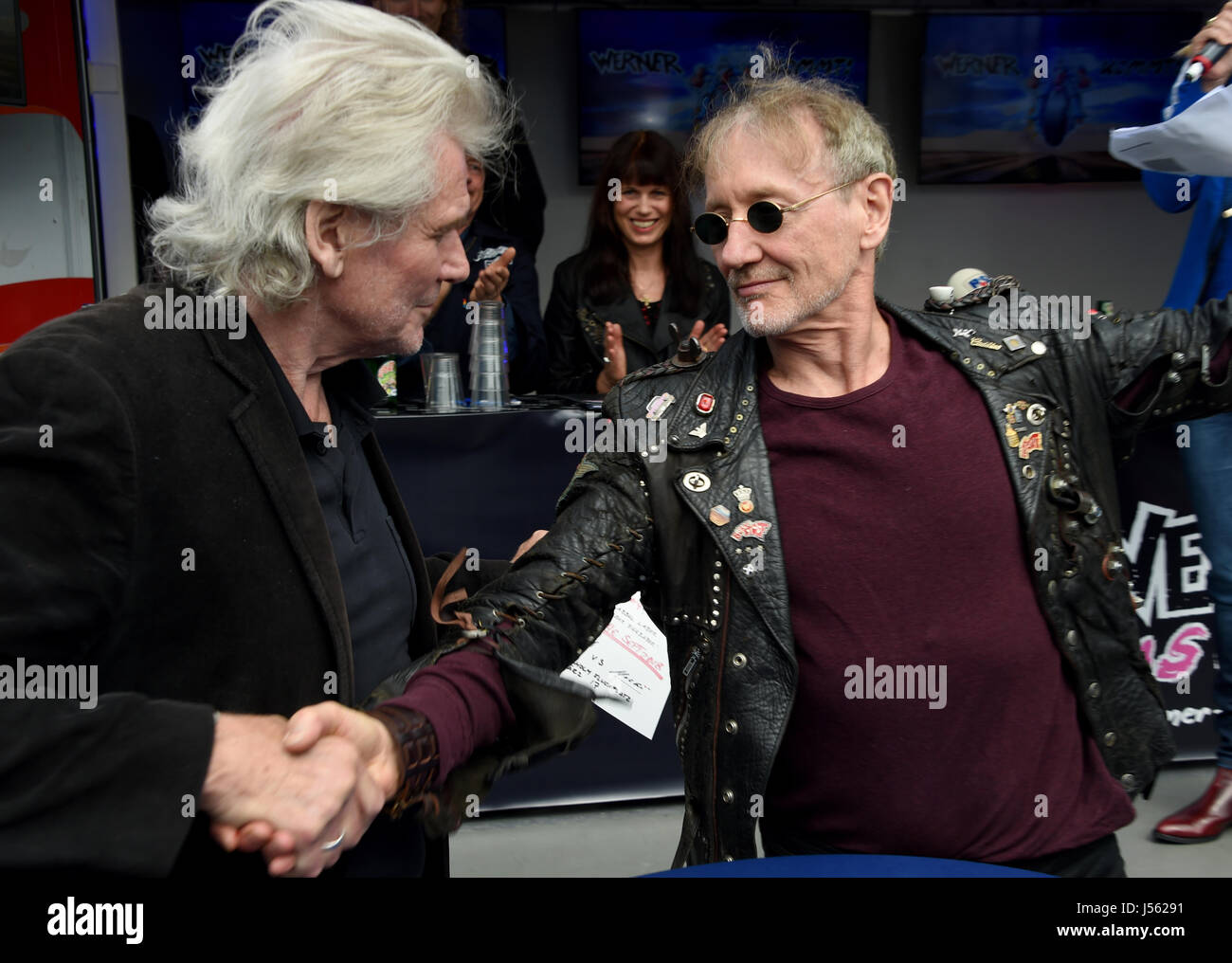 Kiel, Germany. 12th May, 2017. Comic artist Roetger Feldmann (L) and ...