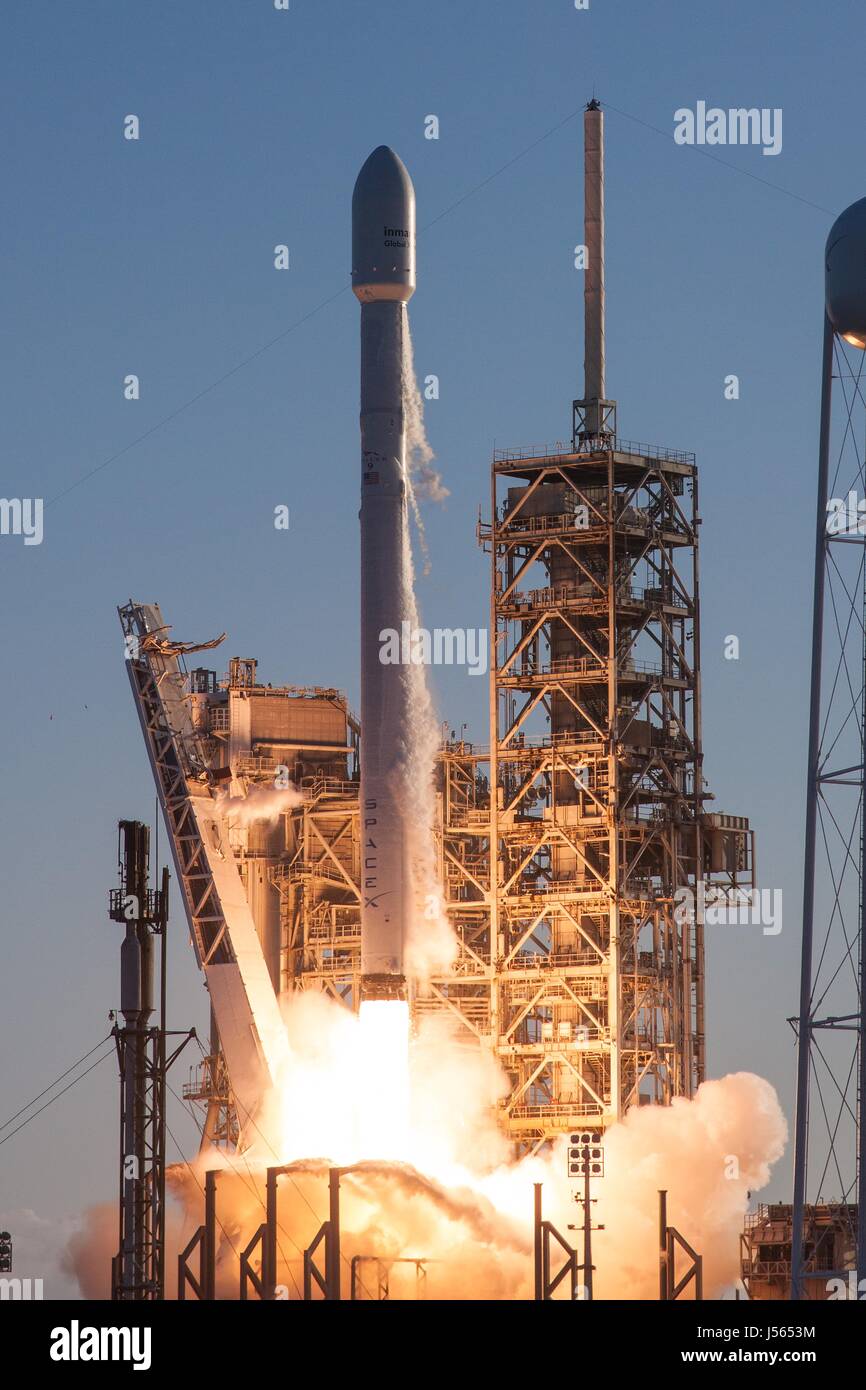 The SpaceX Falcon 9 rocket carry the Inmarsat-5 F4 satellite into orbit ...