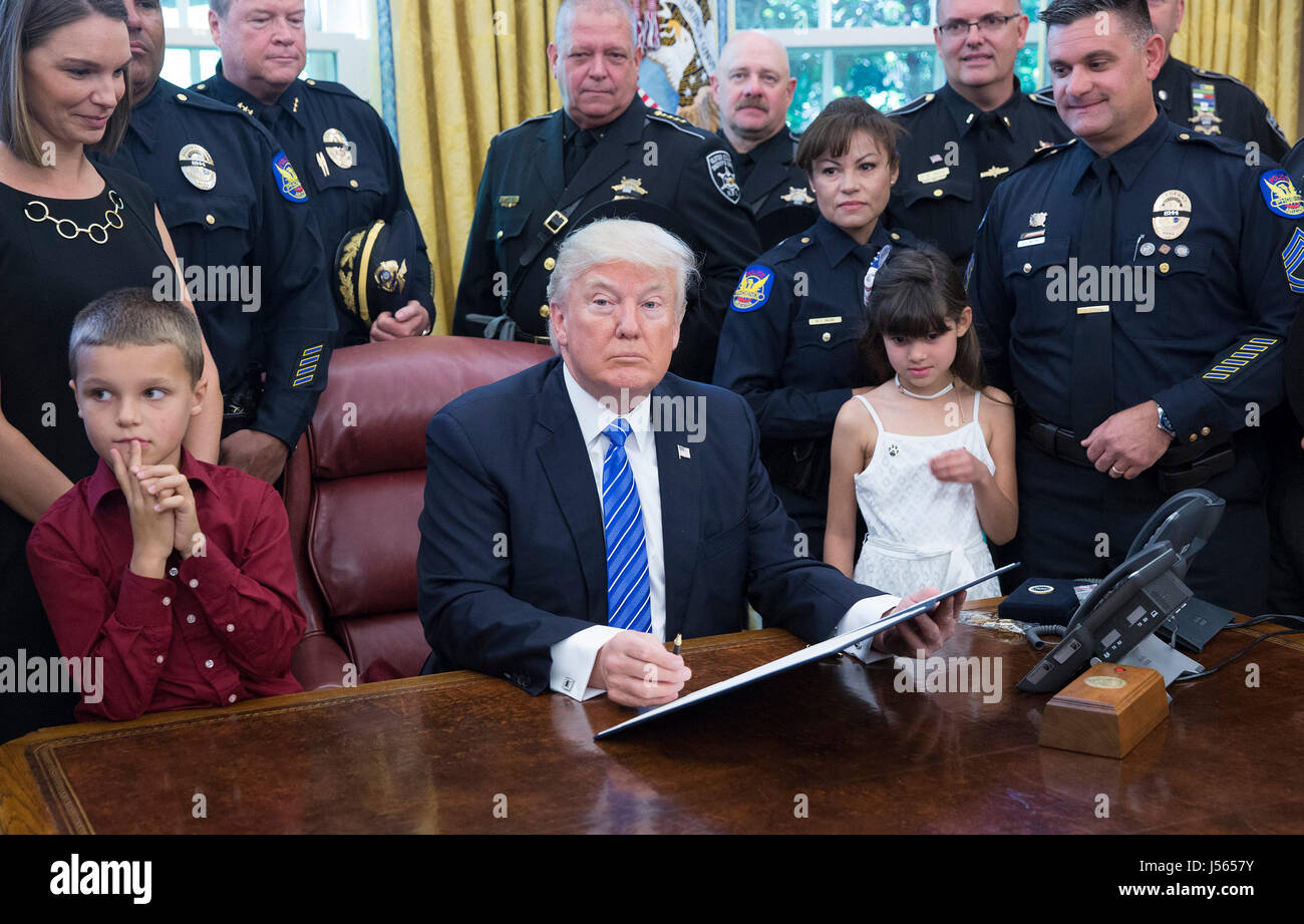 Dc police uniform hi-res stock photography and images - Alamy