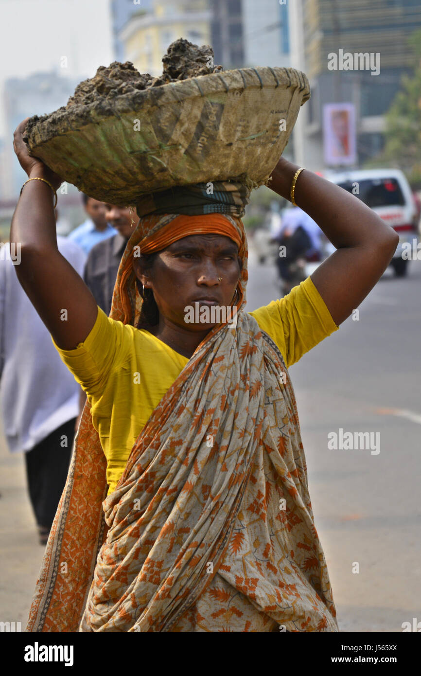 Dhaka, Bangladesh. 16th May, 2017. A Bangladeshi labourer carries soil ...