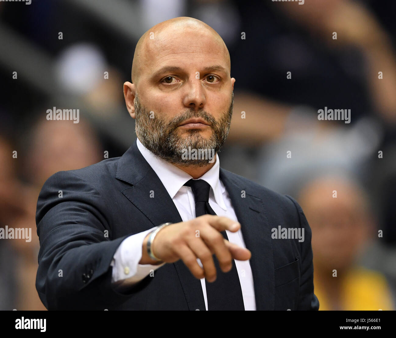 Berlin, Germany. 16th May, 2017. Munich's coach Alexandar Djordjevic ...