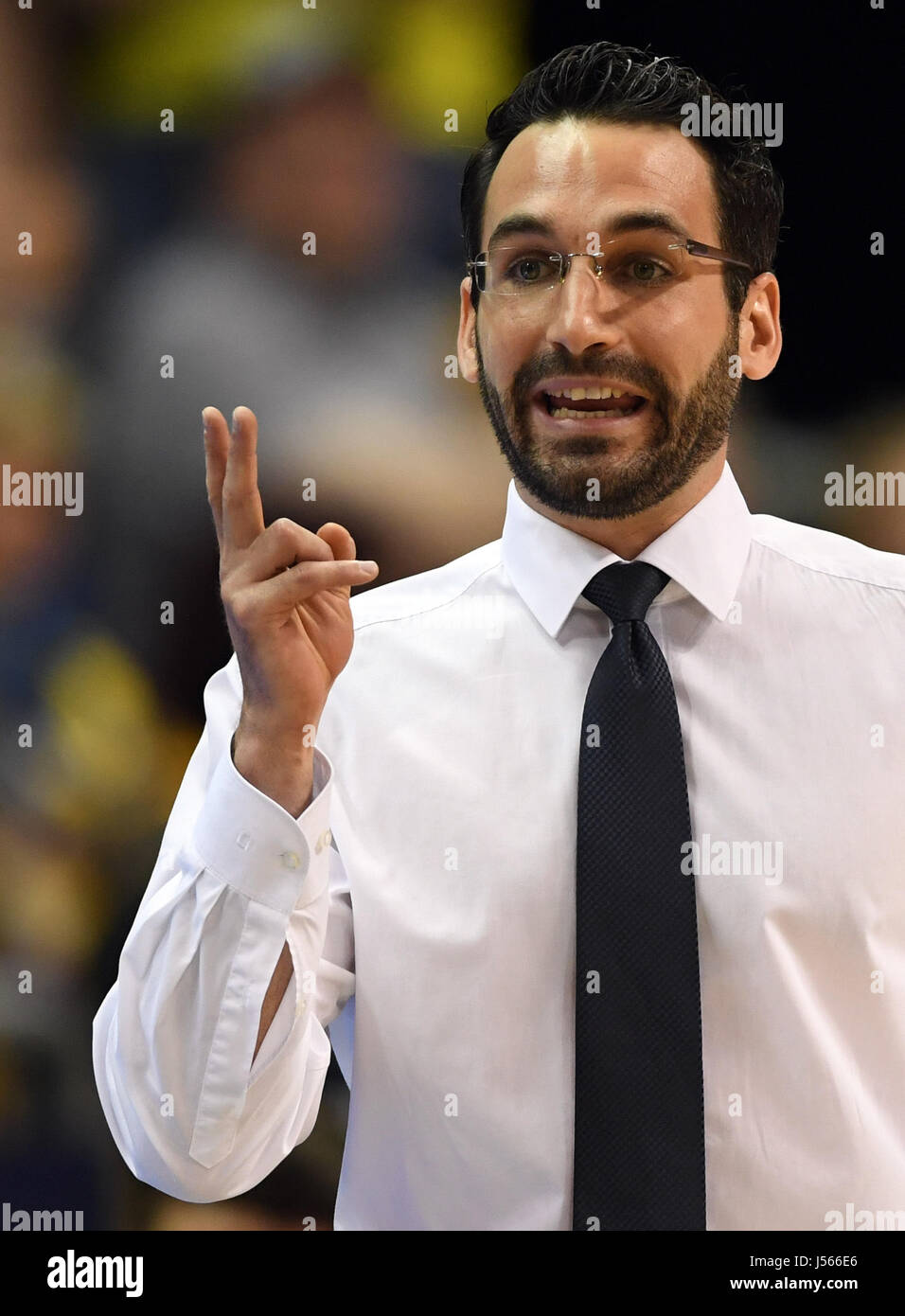 Berlin, Germany. 16th May, 2017. Berlin's coach Thomas Paech reacts ...