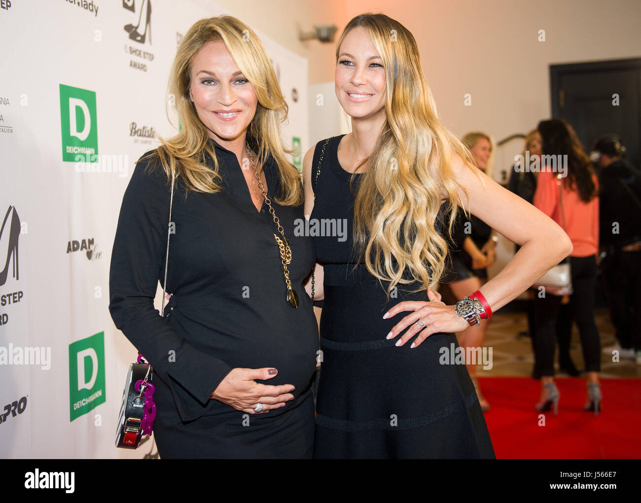 Hamburg, Germany. 16th May, 2017. Pregnant host Caroline Beil (L) and ...
